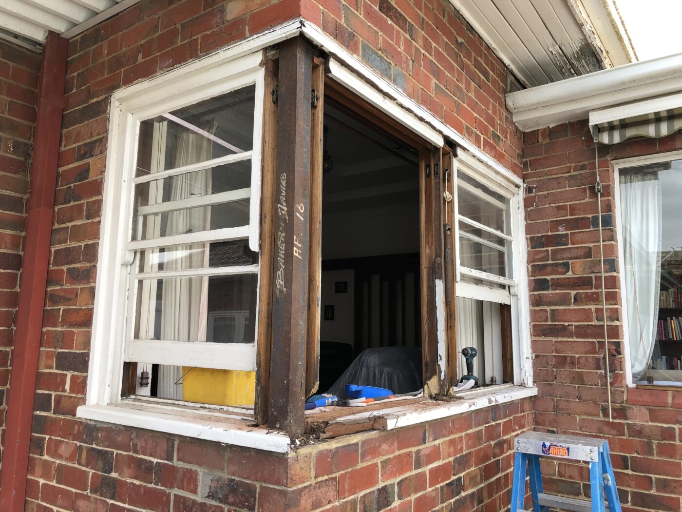 Timber Fly Screens Melbourne | Sash Window Fly Screen | Fly Screens For ...